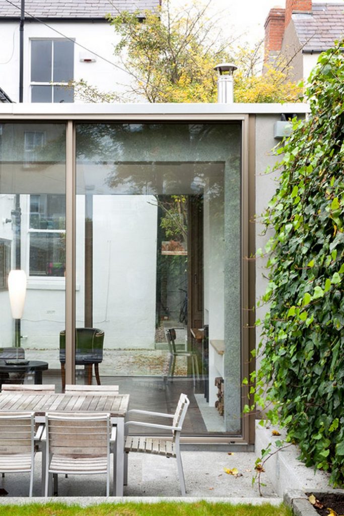 Beautiful Glazed House Feels Like a Garden's Extension Beautiful Glazed ...